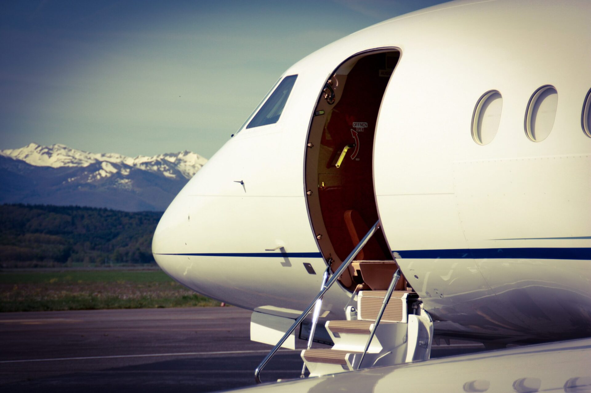 How to Choose the Right Private Jet to Purchase: A Complete Guide